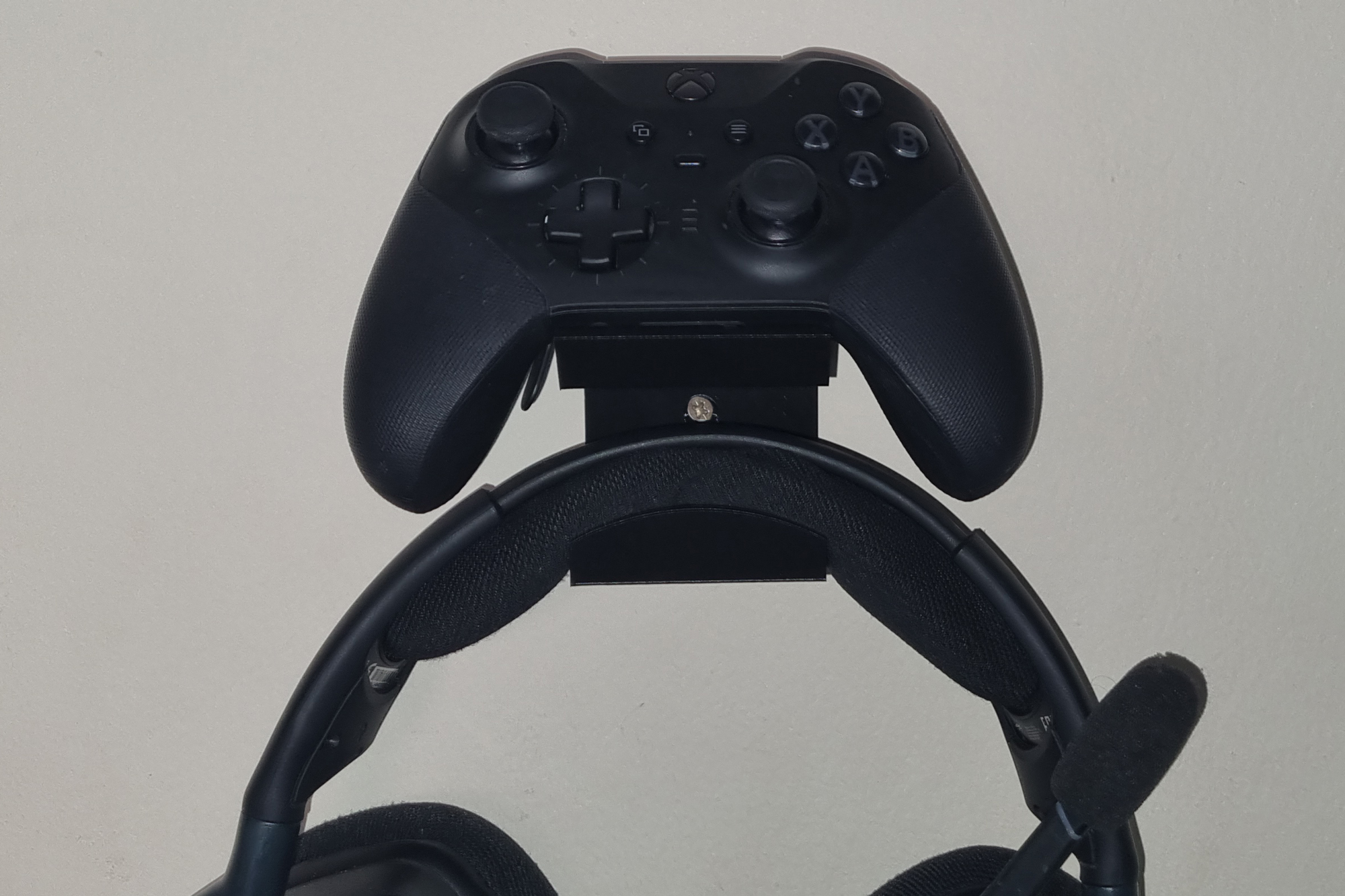 Universal Wall Mount Controller and Headset Holder - Planned Pixel Prints